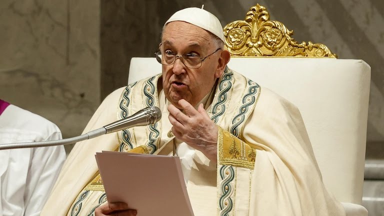 El papa Francisco excomulgó al sacerdote Fernando María Cornet ...