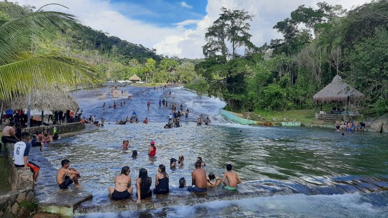 Centro Rrecreacional Pozo Azul en Amazonas recibe más de 4000 ...