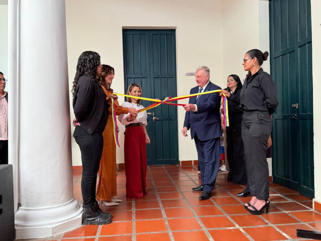 Primera Combatiente y Alcaldesa de Valencia inauguraron exposición ...